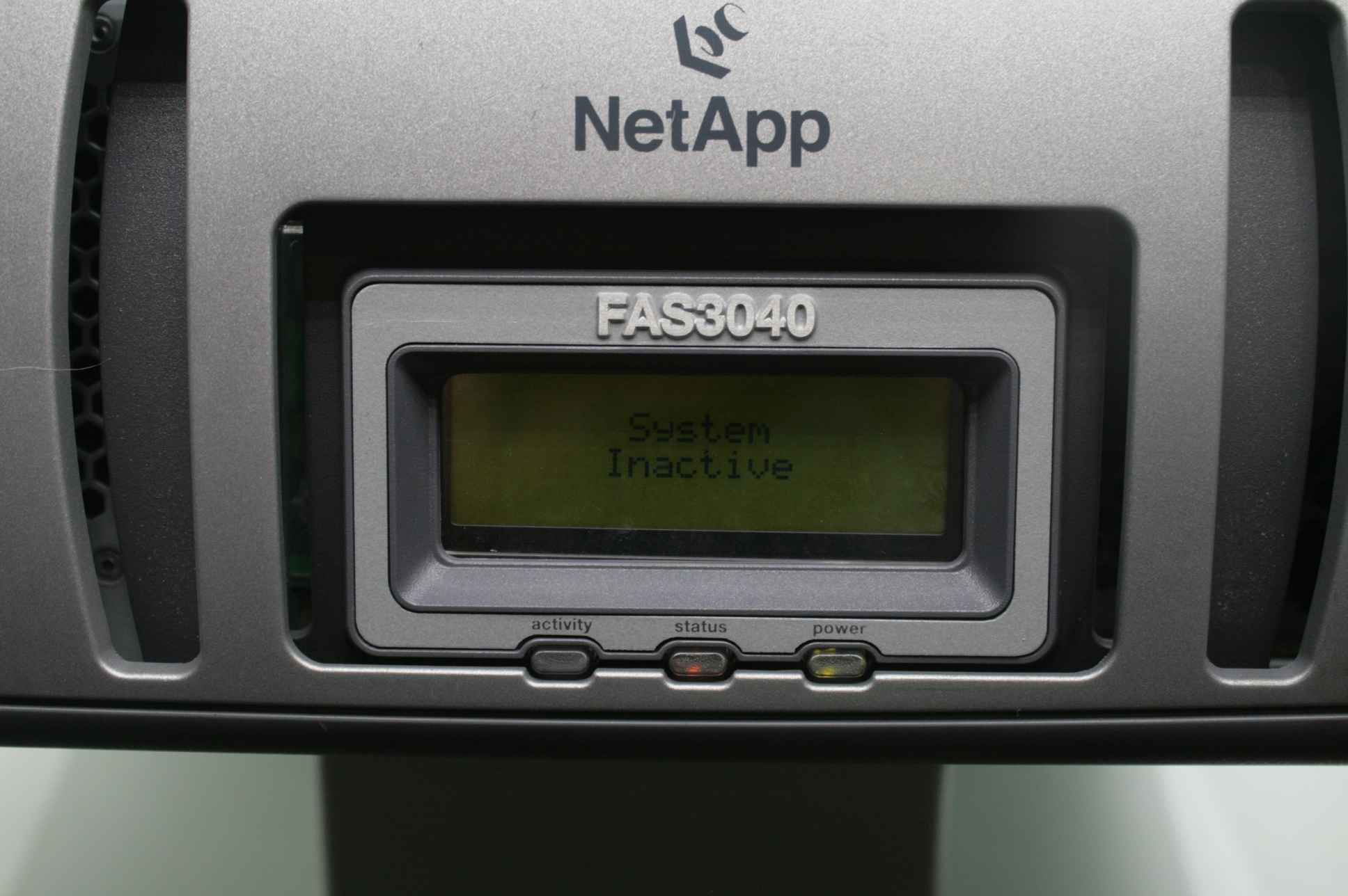 NetApp NAF-0601 Filer, FULL SYSTEM FAS3040 Filer w/ 6x NetApp DS14MK4 ...