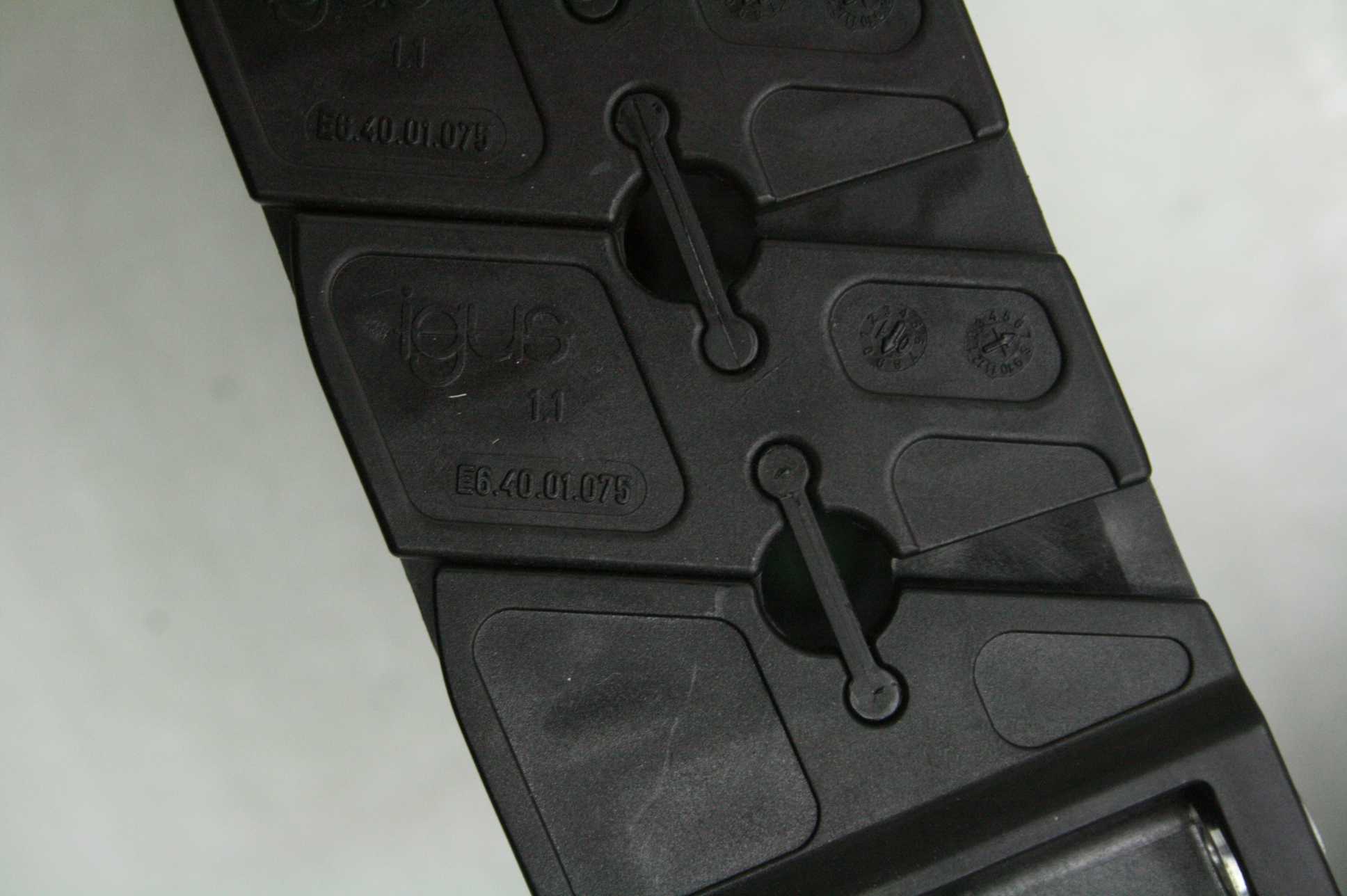 Igus E6-40-01-075 Energy Chain Cable Wireway Carrier Chain 38" Long E6 ...