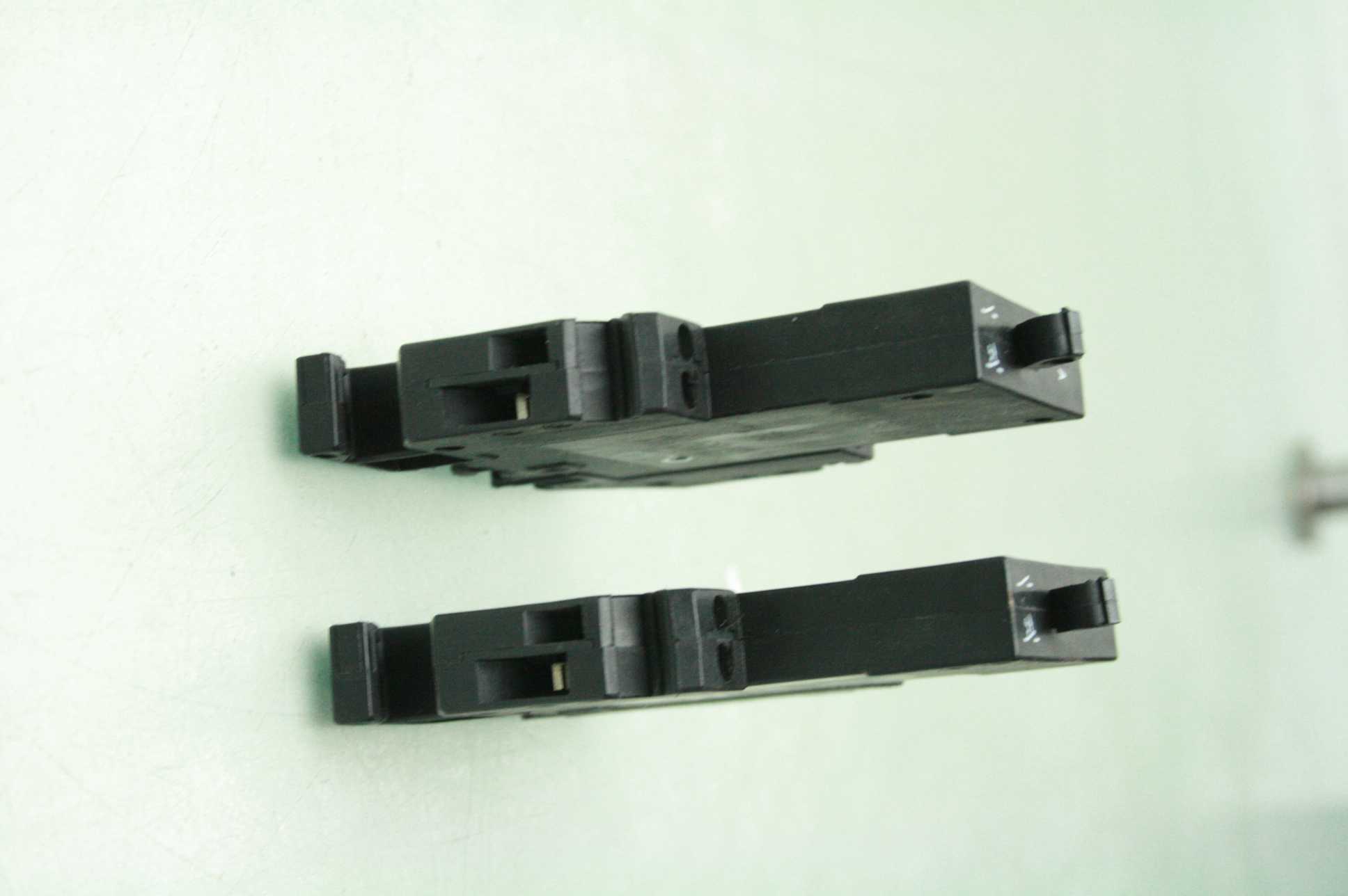 2 Phoenix Contact TMC-1-M1-100 Thermomagnetic Circuit Breakers 1A & 2A | eBay